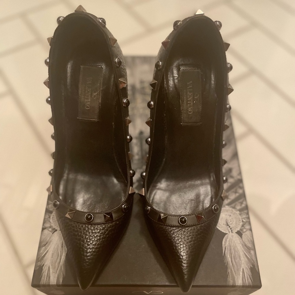 Valentino Garavani Black Rock-Stud Pump Size 4.5 - Gem